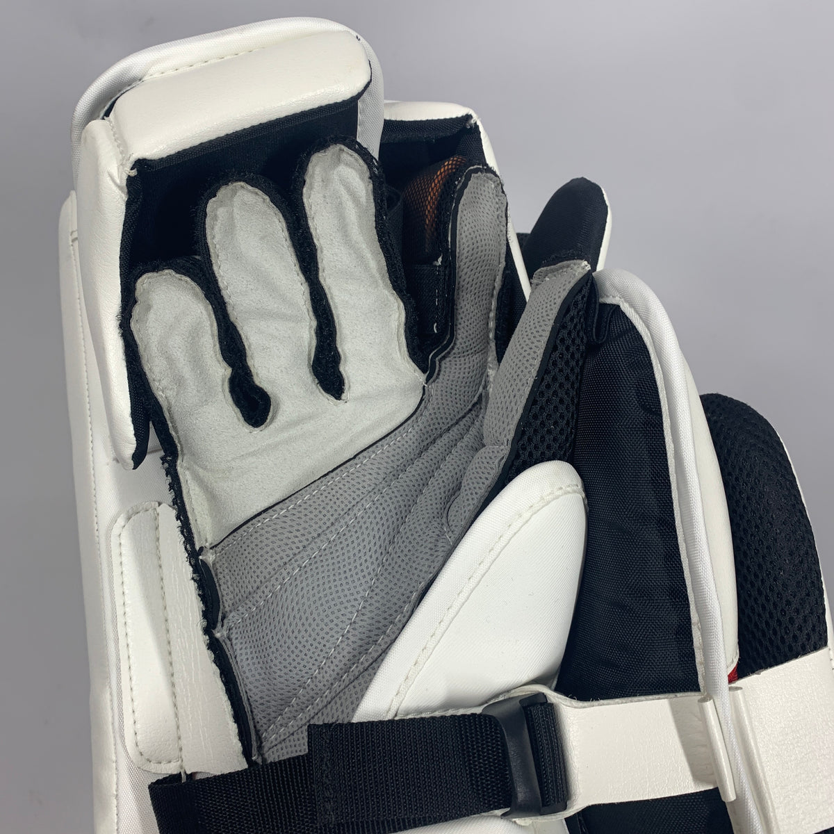 New CCM Extreme Flex 5 - Pro Stock Goalie Blocker (White/Red/Blue ...