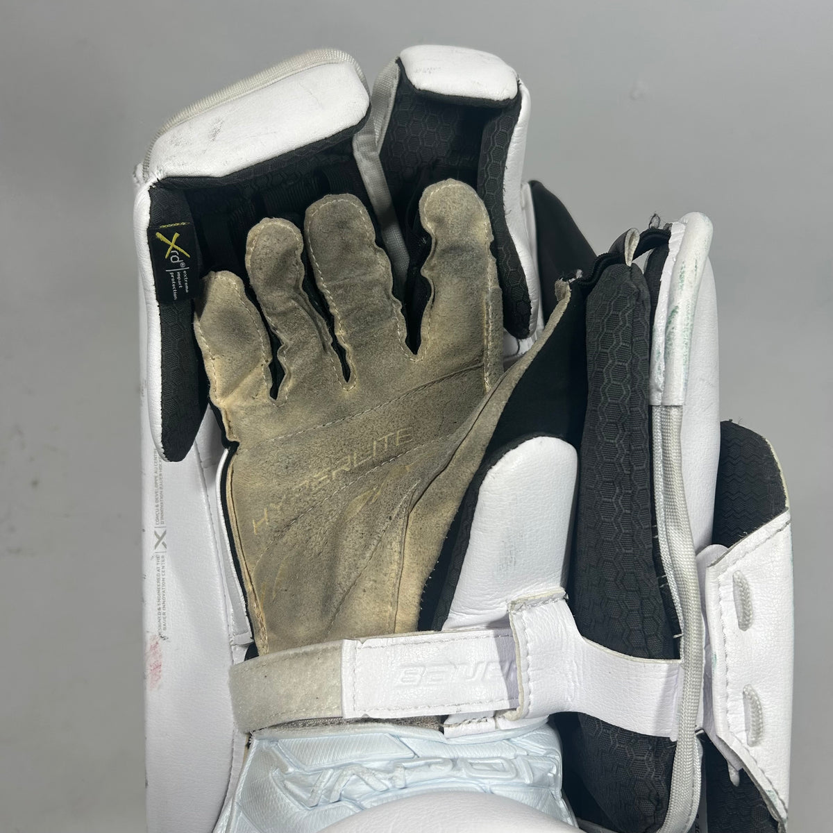 Bauer Vapor Hyperlite - Used Pro Stock Goalie Blocker (White/Navy ...